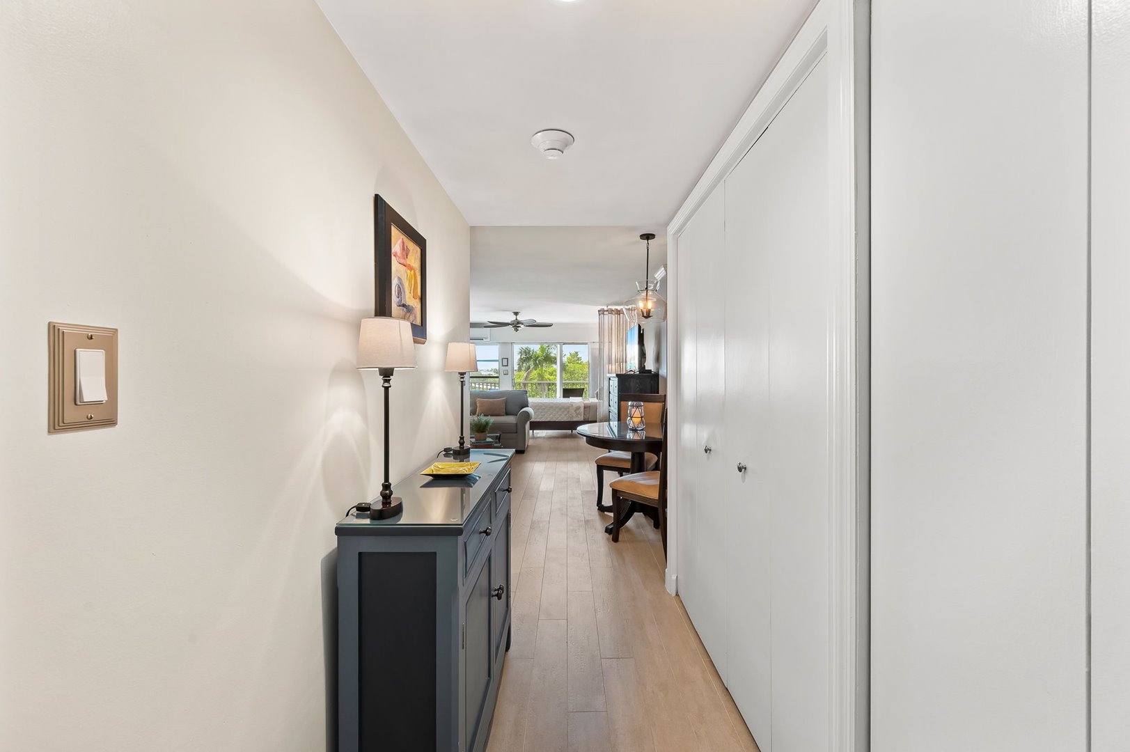 Vanderbilt Towers I-405 - Phase III Real Estate Services